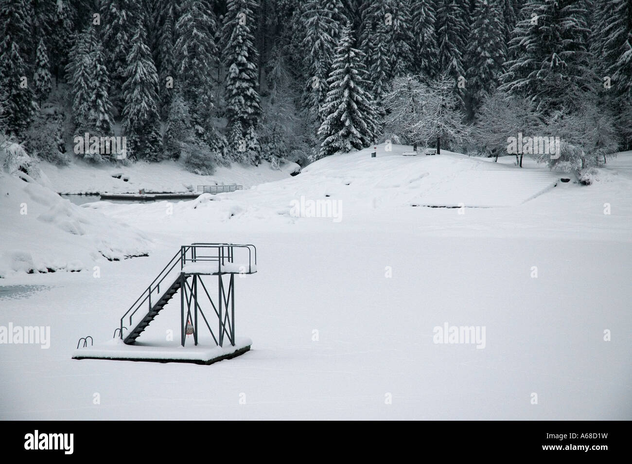 Freezing swimming pool hi-res stock photography and images - Alamy