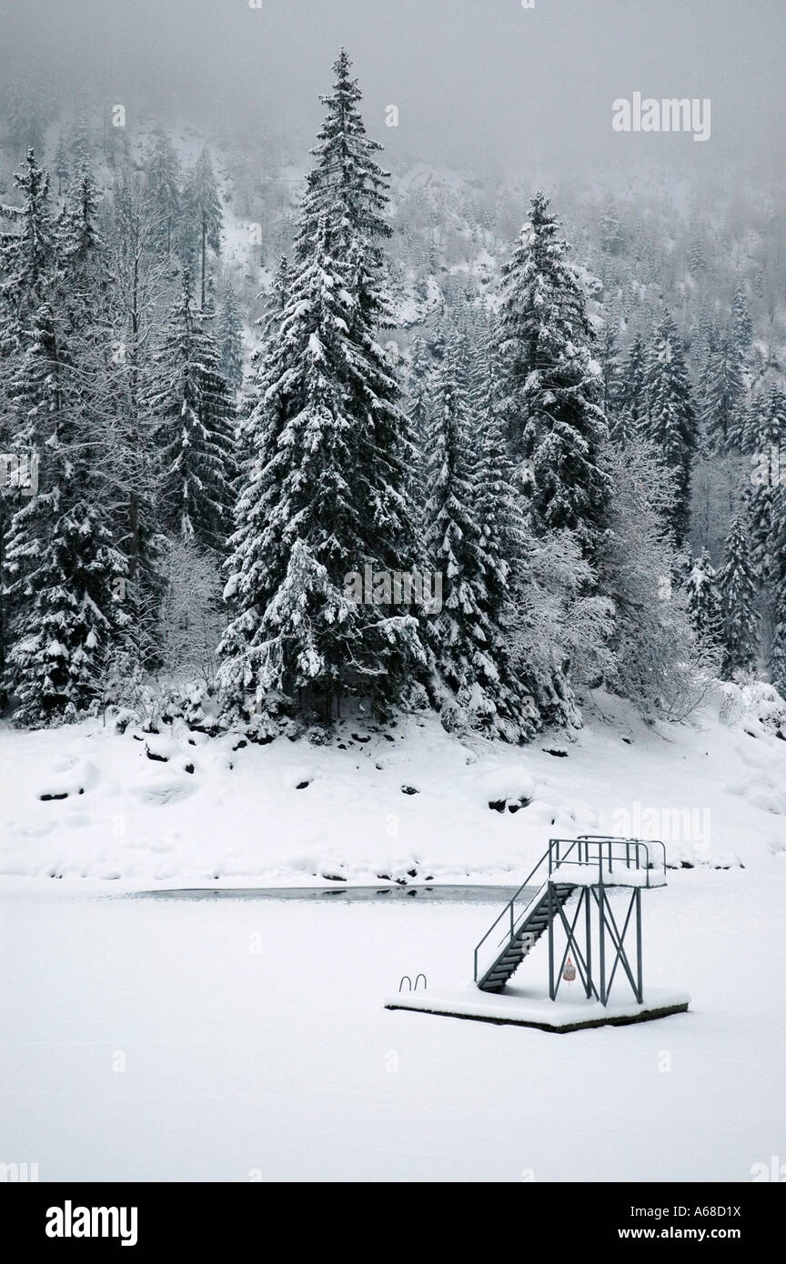 Diving pool winter hi-res stock photography and images - Alamy