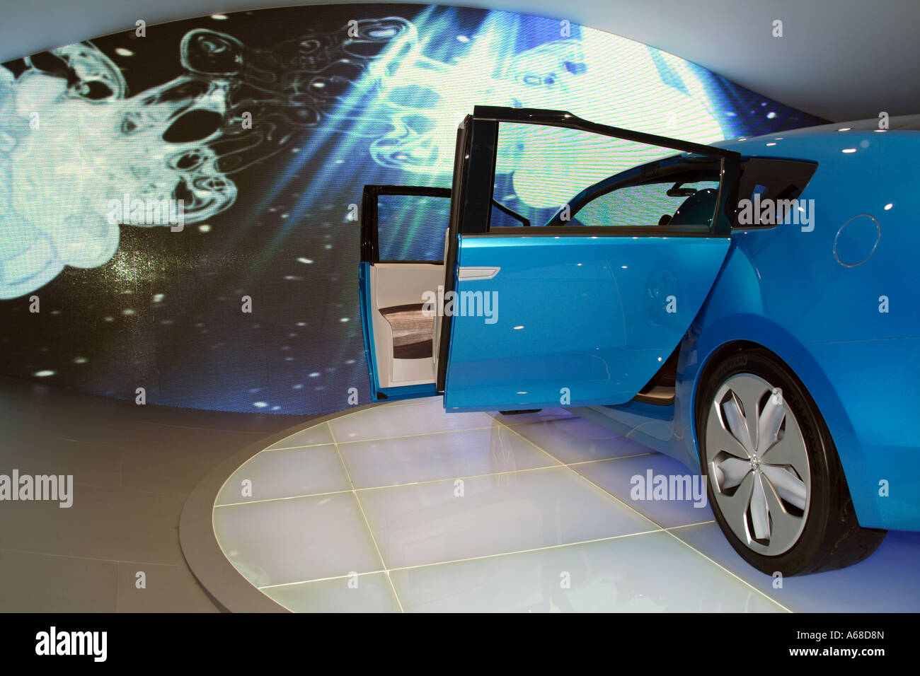 Hybrid synergy drive logo badge hi-res stock photography and images - Alamy