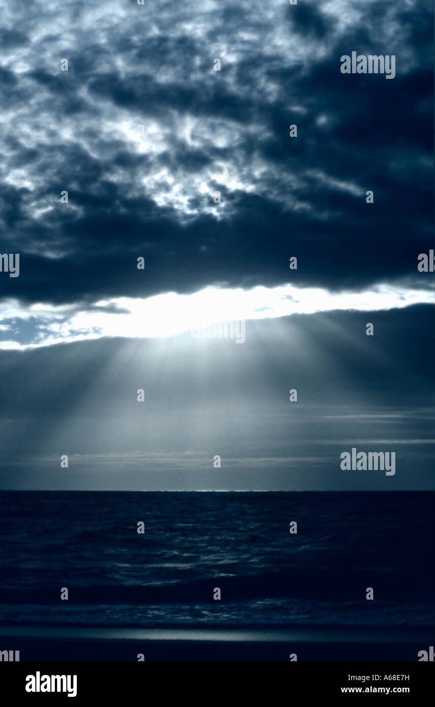 Rays light through clouds hi-res stock photography and images - Alamy