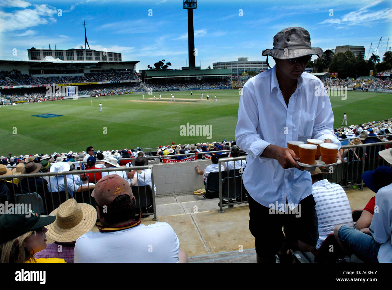 Carrying beers hi-res stock photography and images - Alamy