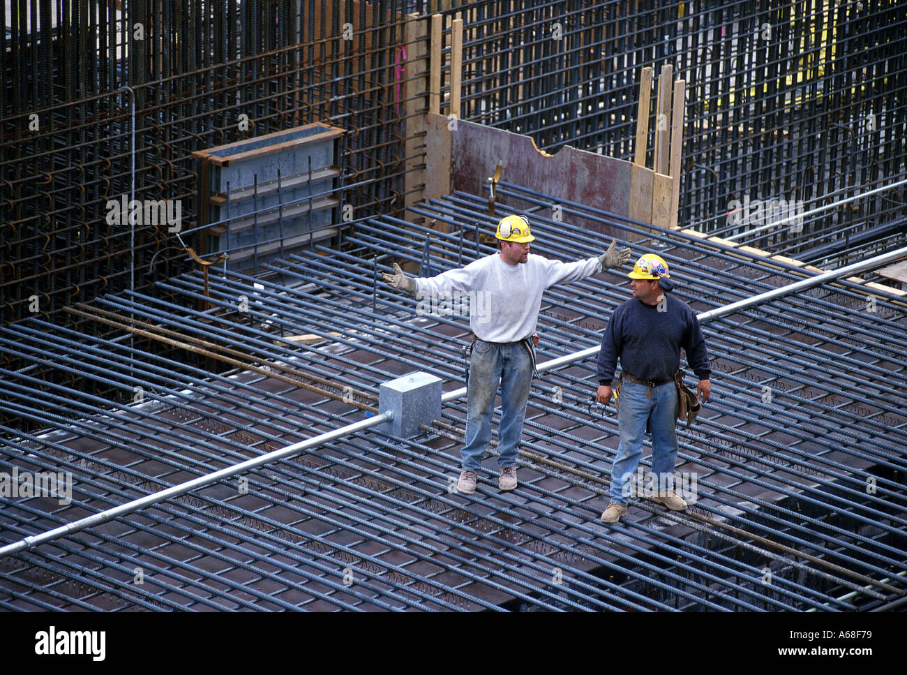 Iron workers tunnel construction site, Boston's Big Dig project Stock ...