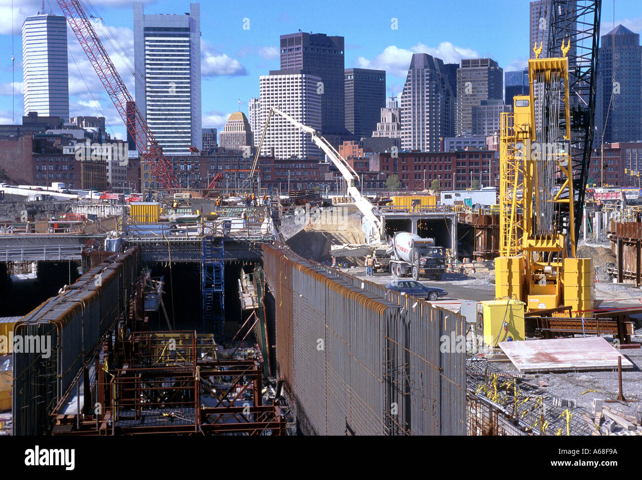 Construction of the Interstate 90 third harbor tunnel connector in ...