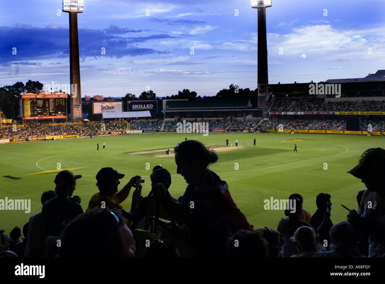 Cricket fans hi-res stock photography and images - Alamy