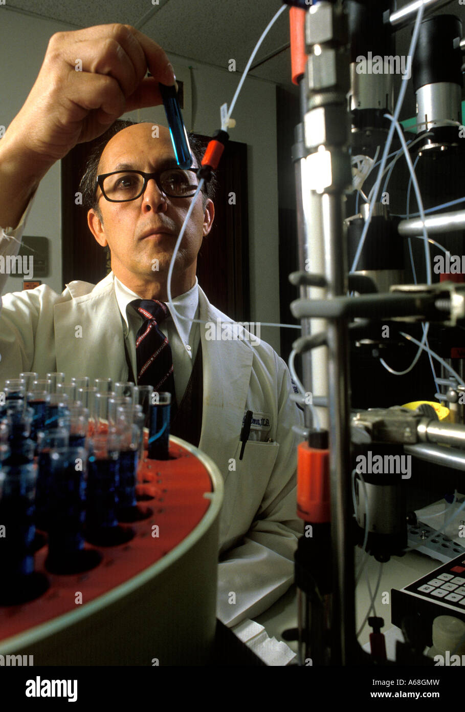 Conduct experiment hi-res stock photography and images - Alamy