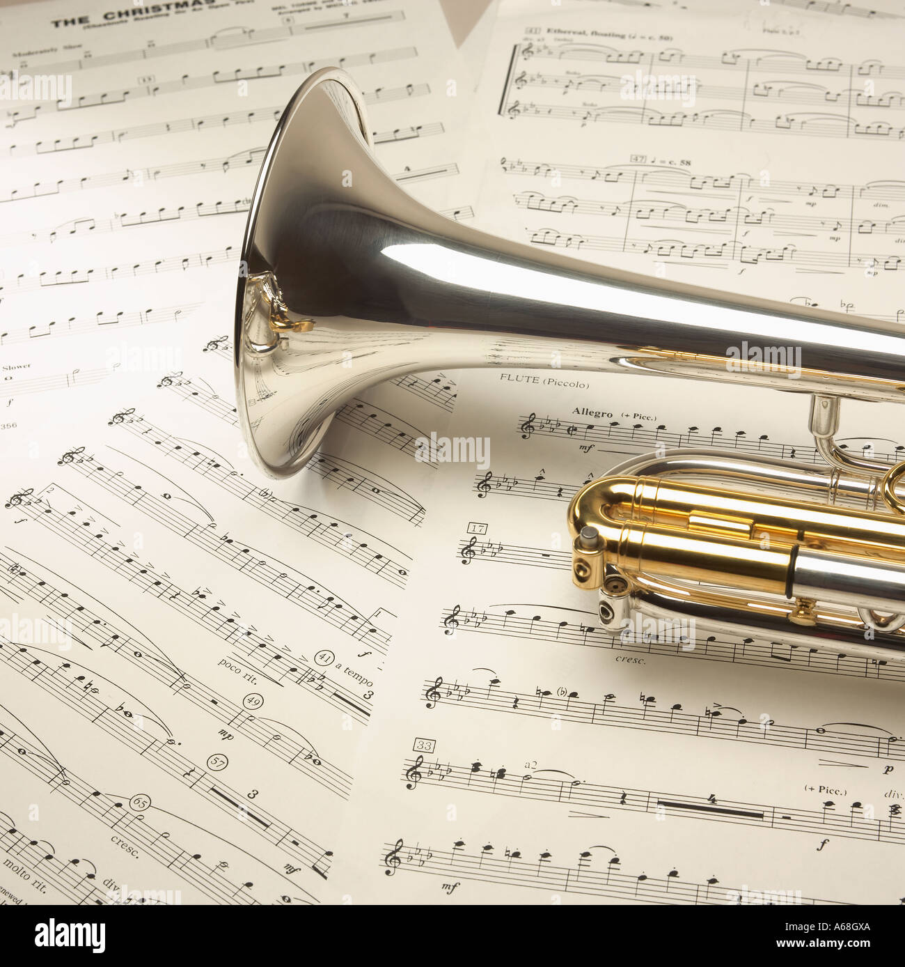 Trumpet on sheet music Stock Photo - Alamy