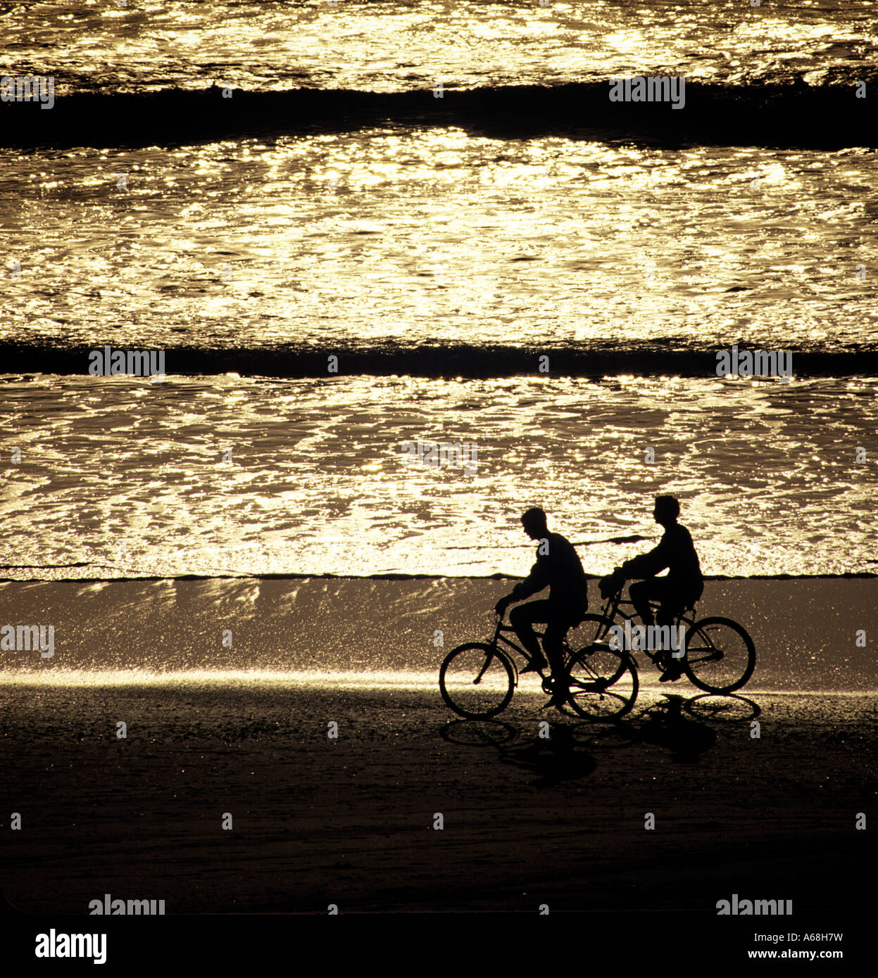 Couple vacation cape cod hi-res stock photography and images - Alamy
