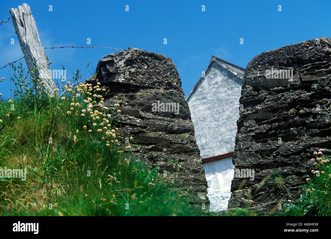 Rustic stone gate to an Irish farmhouse, County Donegal, Ireland Stock ...