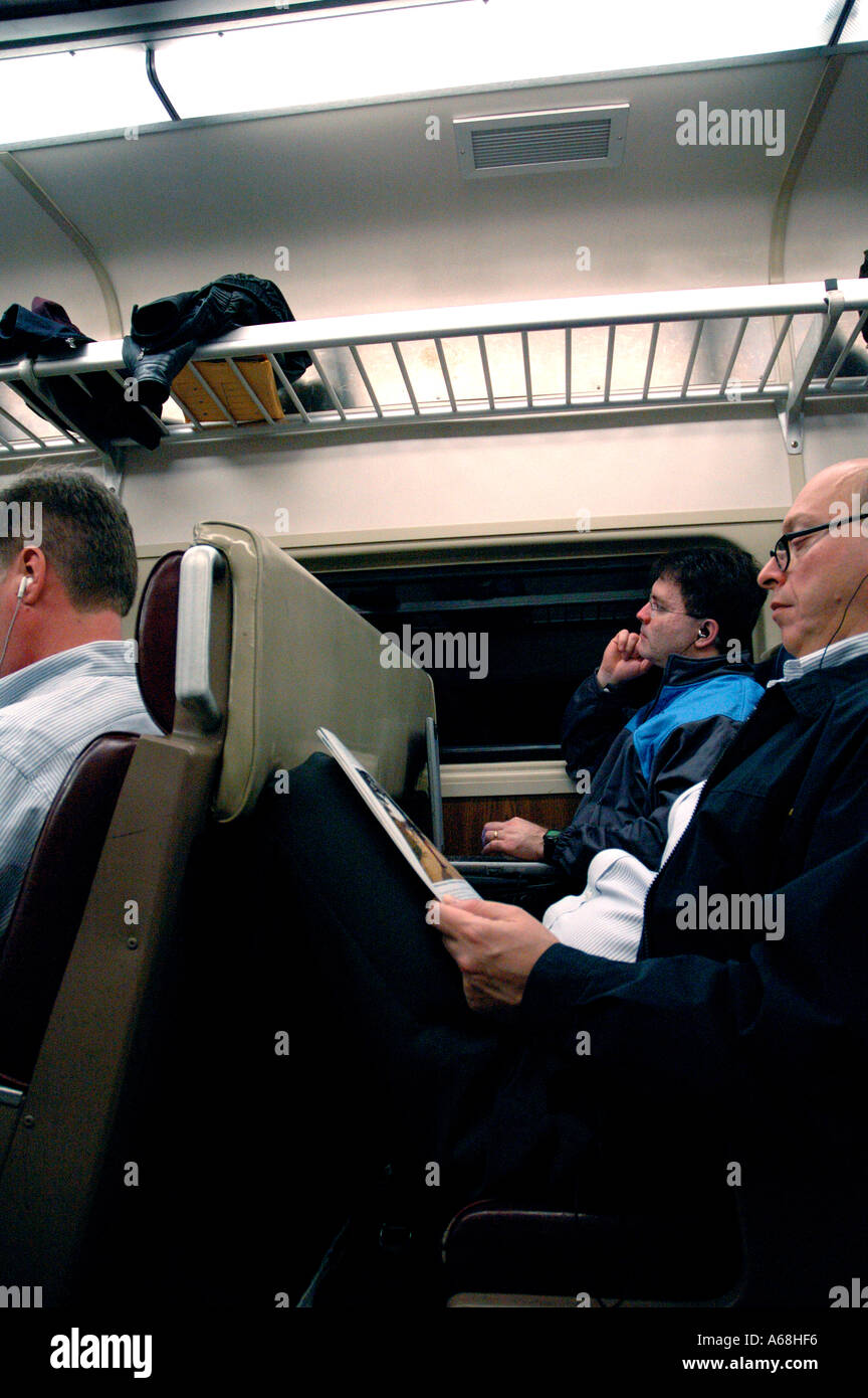 Commuter train reading newspapers hi-res stock photography and images ...