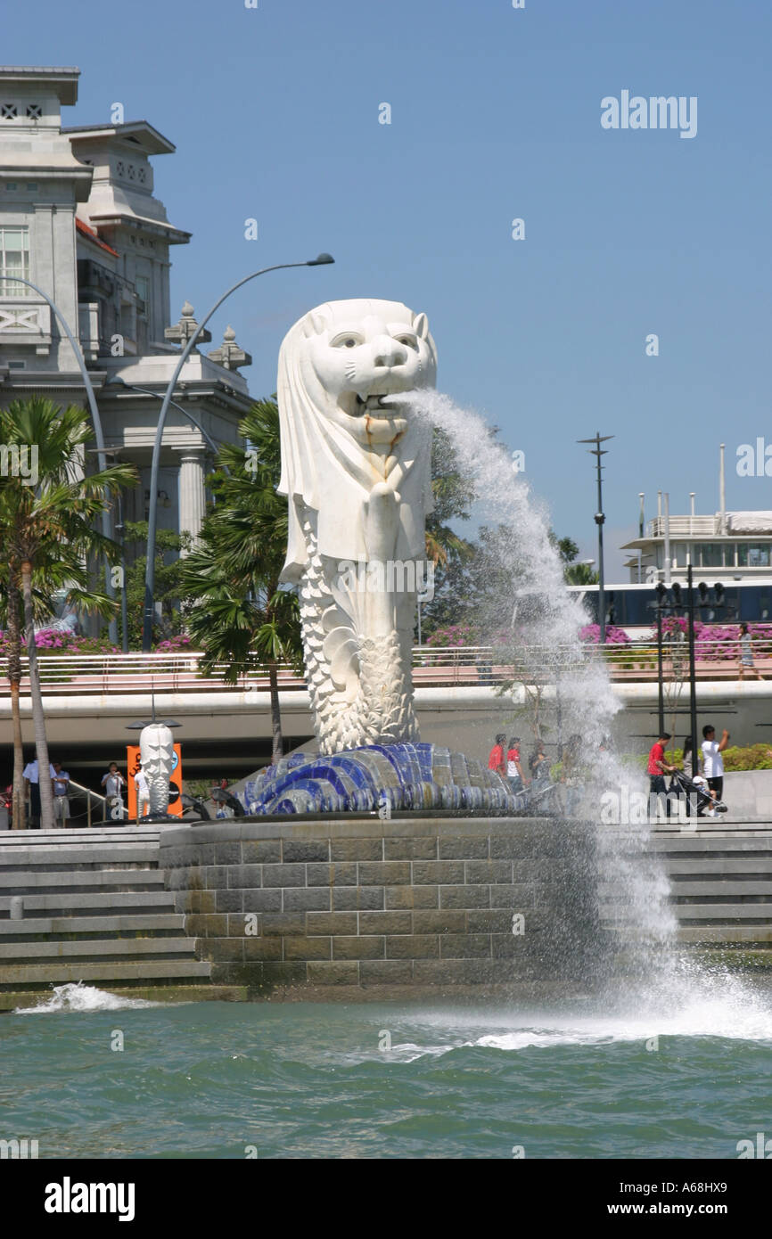 The statue of the mythical Merlion, Singapore harbour, Asia Stock Photo ...