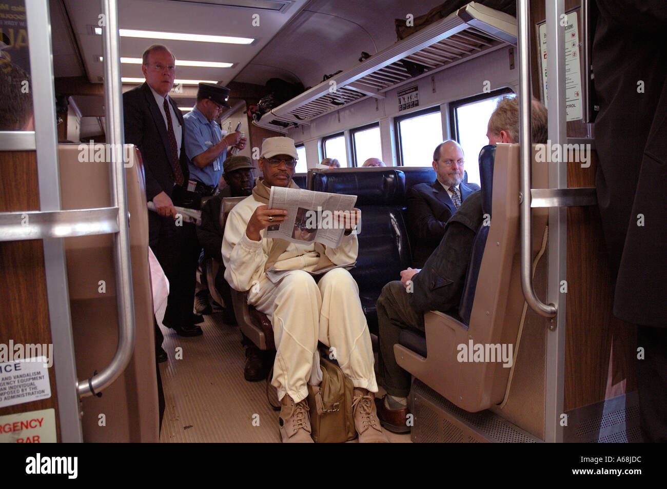 Commuter train reading newspapers hi-res stock photography and images ...