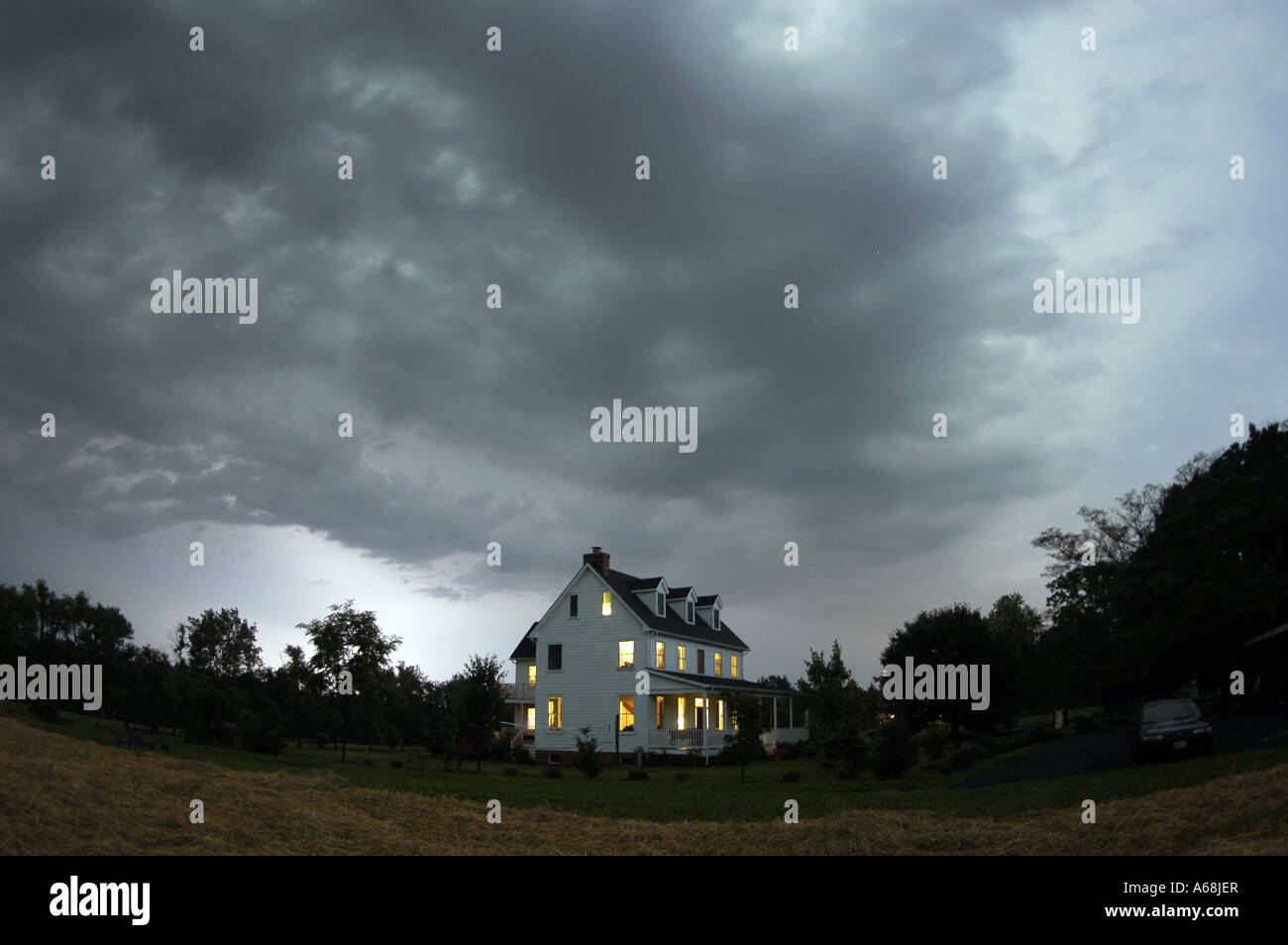 House rain hi-res stock photography and images - Alamy