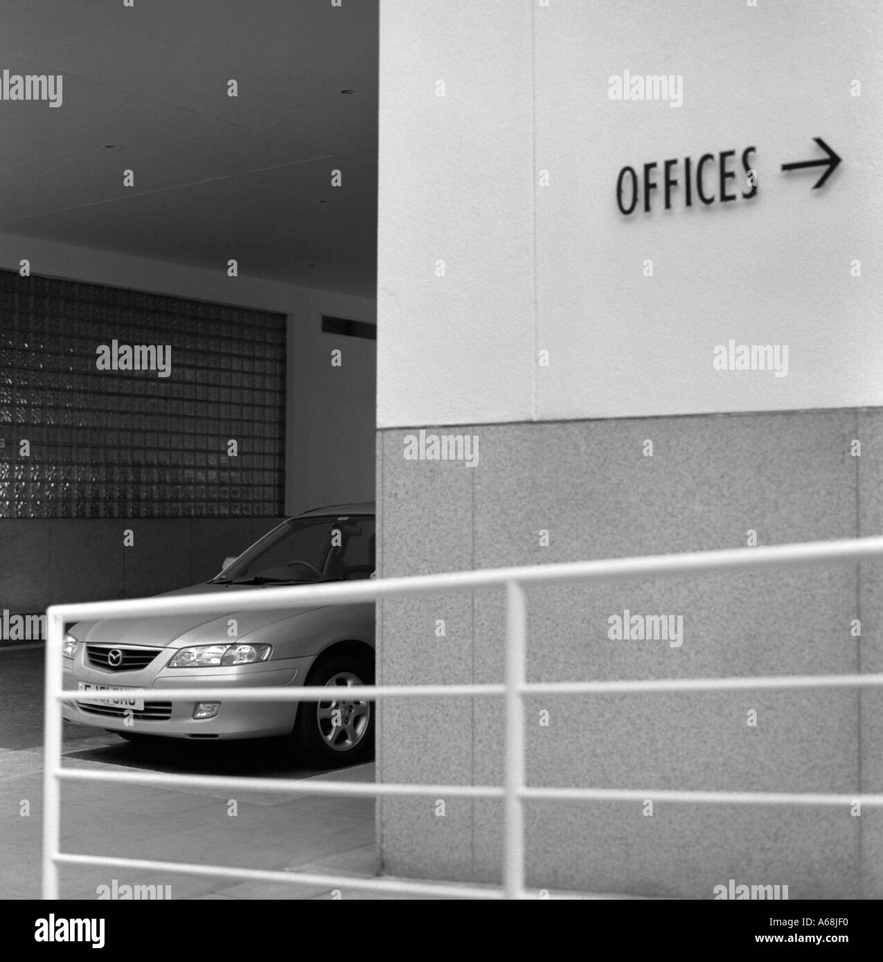 Car outside office hi-res stock photography and images - Alamy