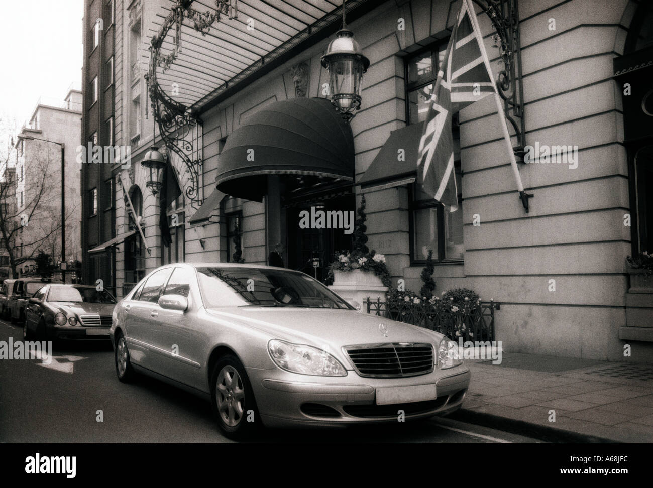 Mercedes Outside The Ritz London England Stock Photo - Alamy