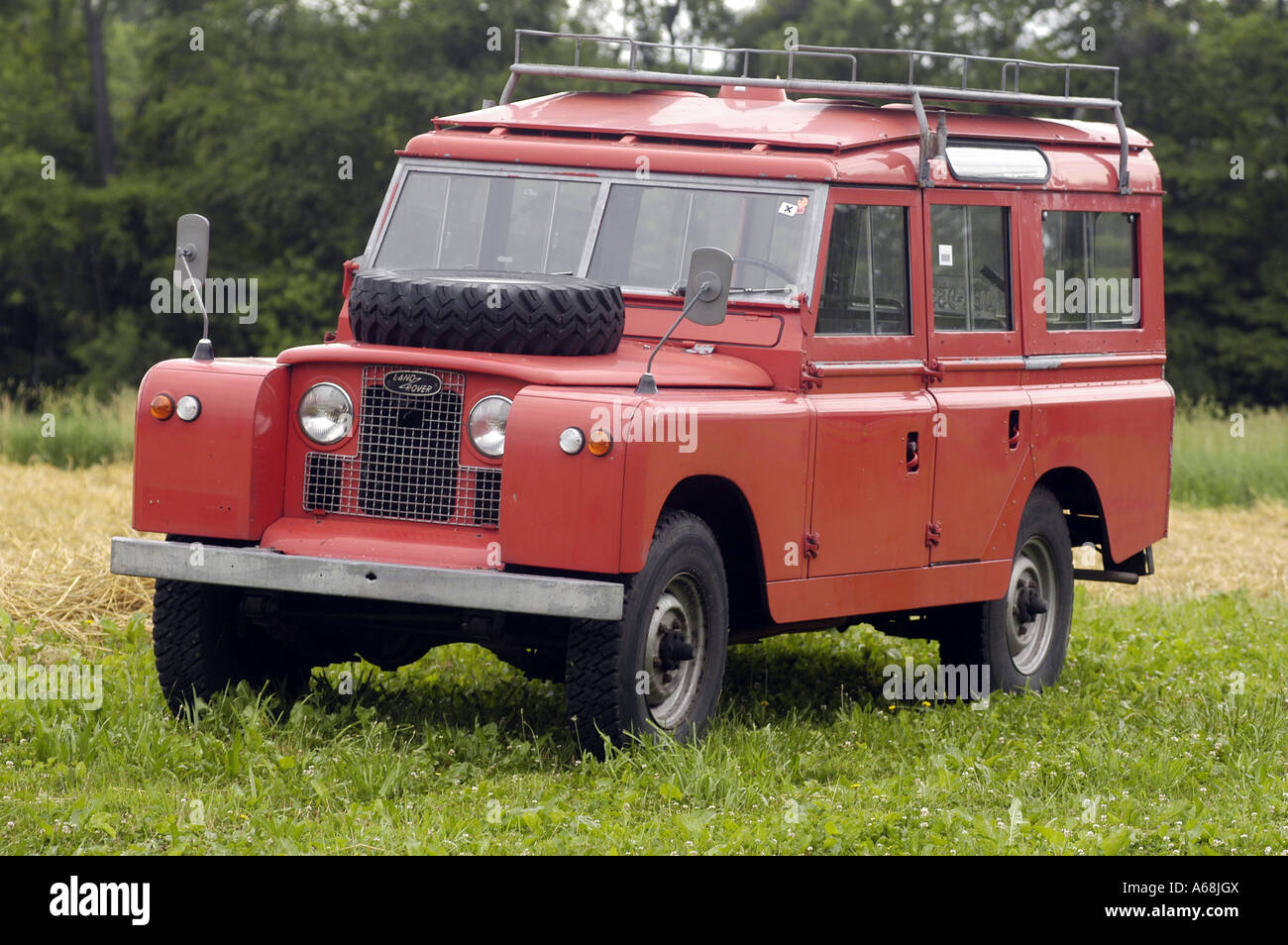 Land rover 109 series hi-res stock photography and images - Alamy