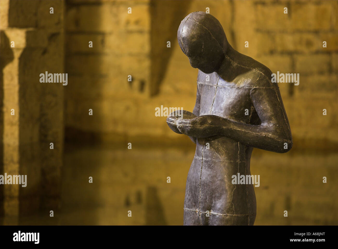 [Antony Gormley] "Sound II" sculpture, metal statue of a man stood in ...