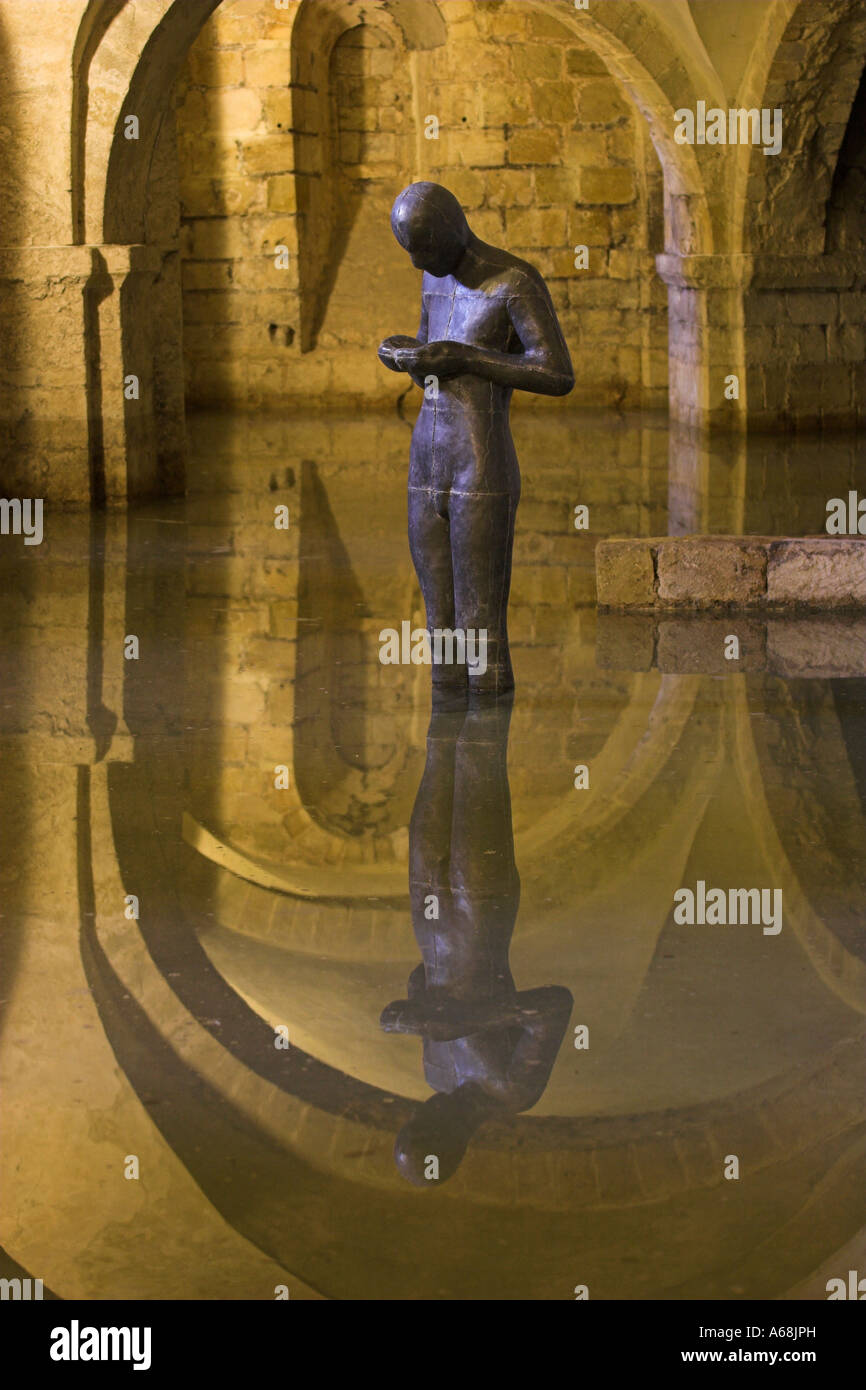 [Antony Gormley] "Sound II" sculpture, metal man statue reflected in ...