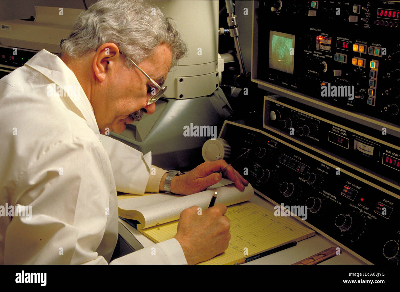 Researcher at an electron microscope Stock Photo - Alamy