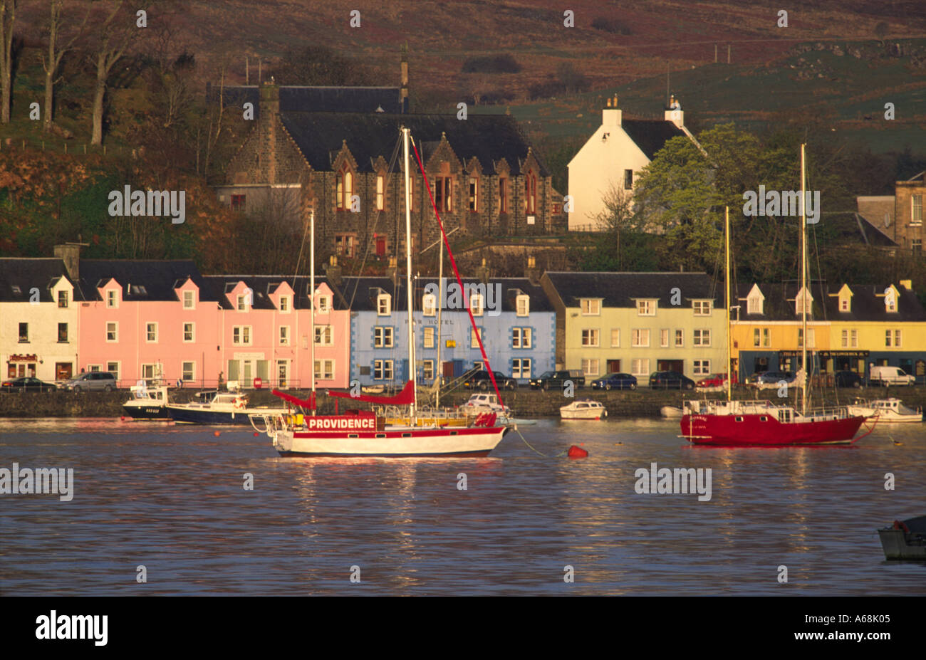 Portree colour houses hi-res stock photography and images - Alamy