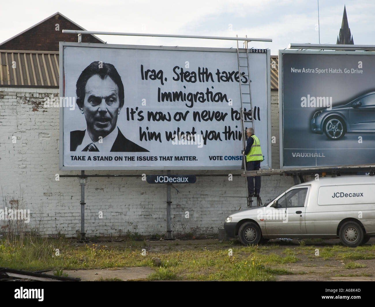 Conservative party campaign posters hi-res stock photography and images ...
