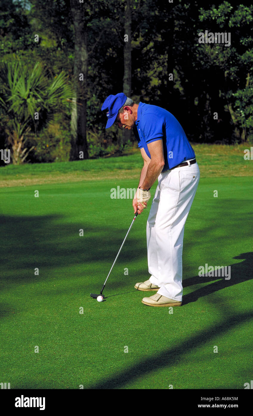 Man lining up a putt Stock Photo - Alamy