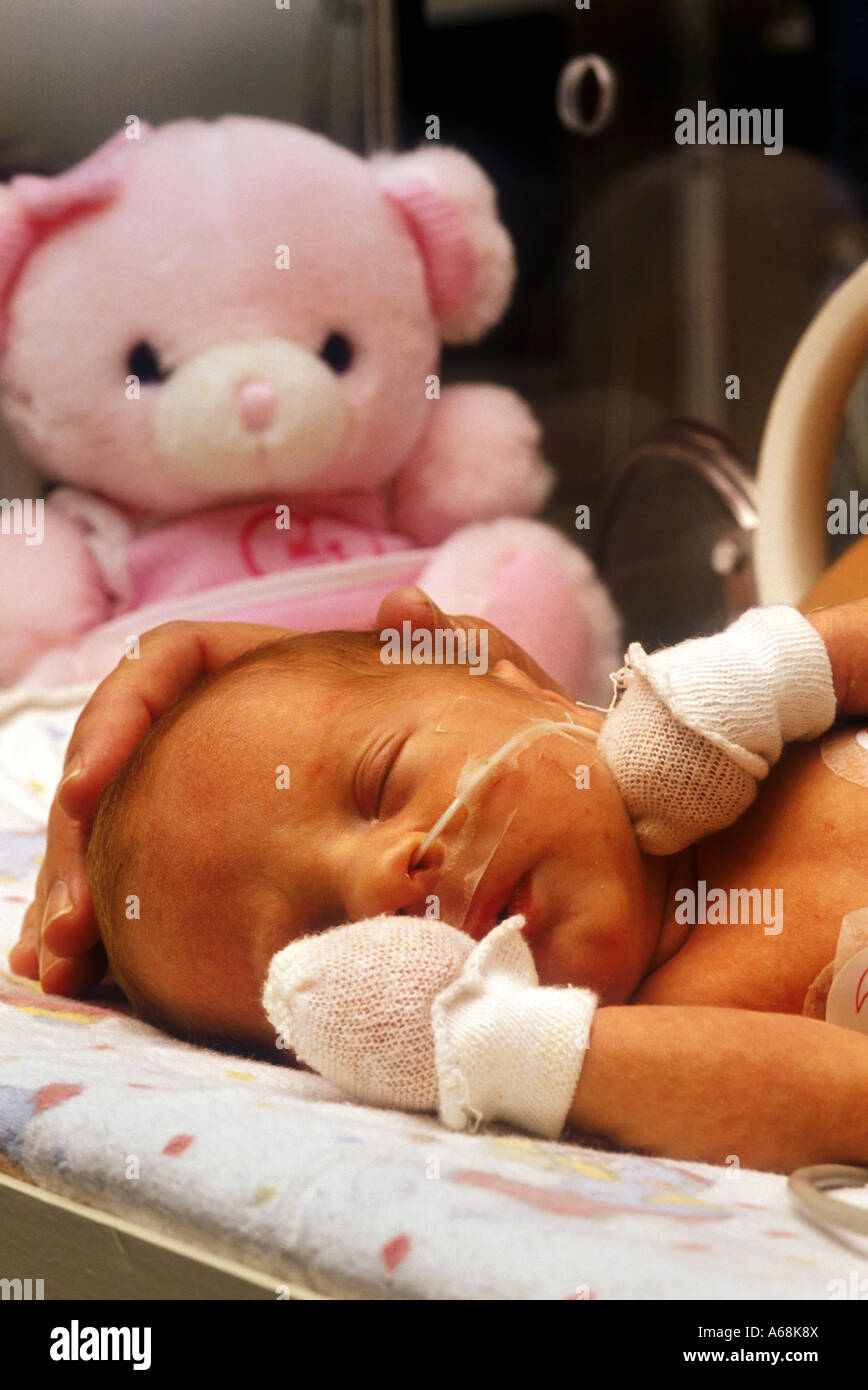 Baby icu premature hi-res stock photography and images - Alamy