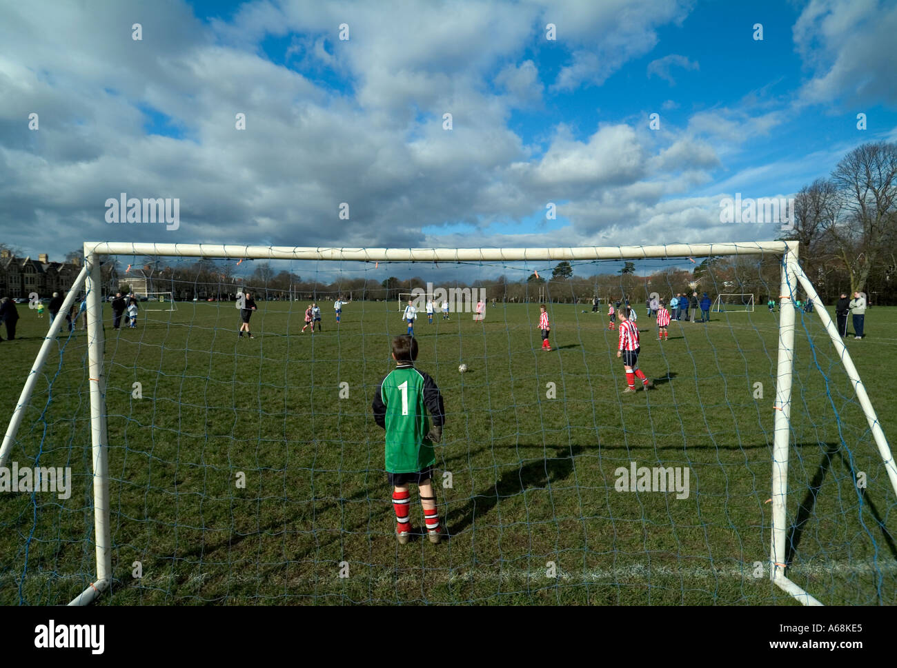 Footballers on pitch hi-res stock photography and images - Alamy