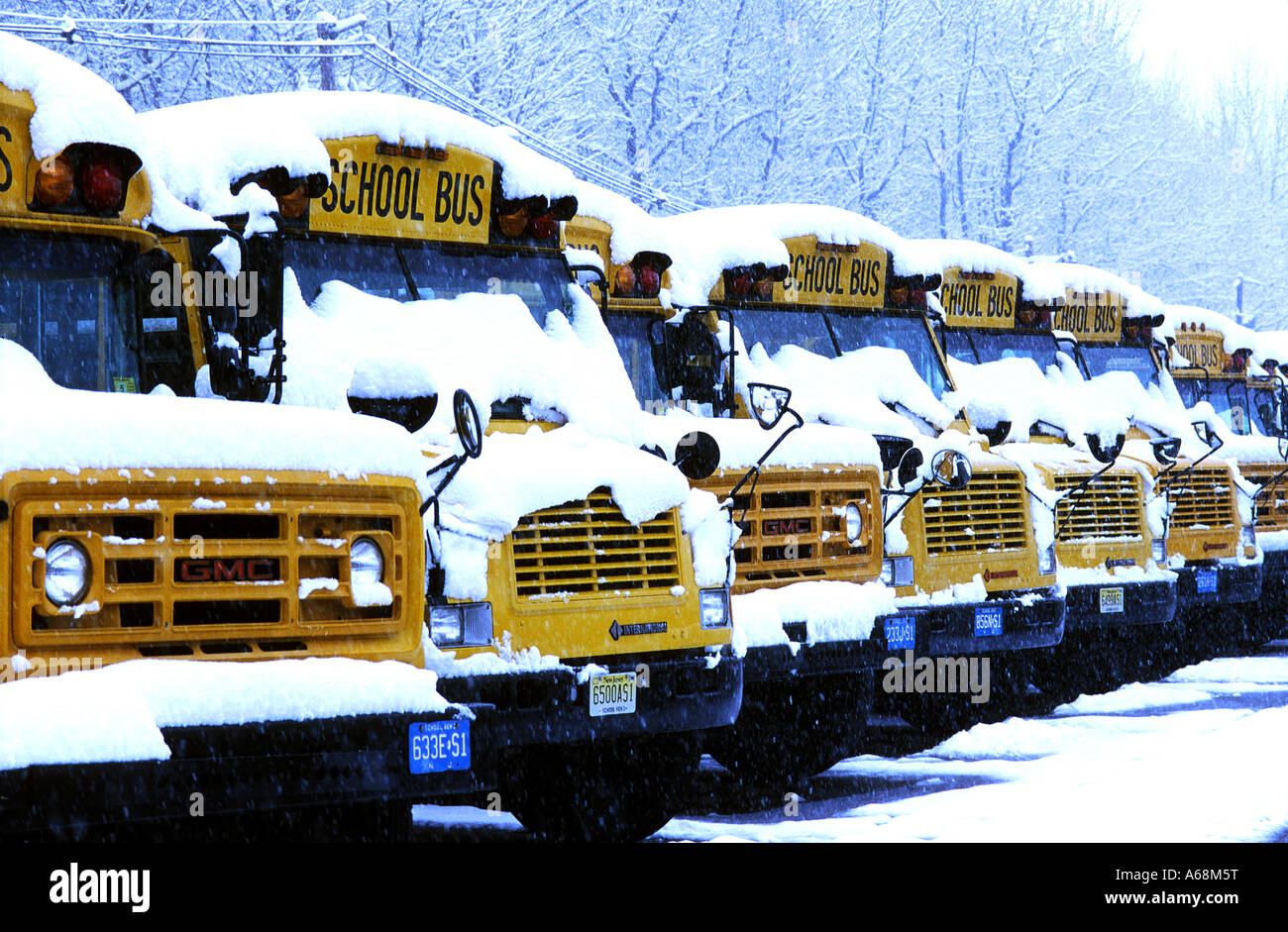 School bus snow storm hi-res stock photography and images - Alamy