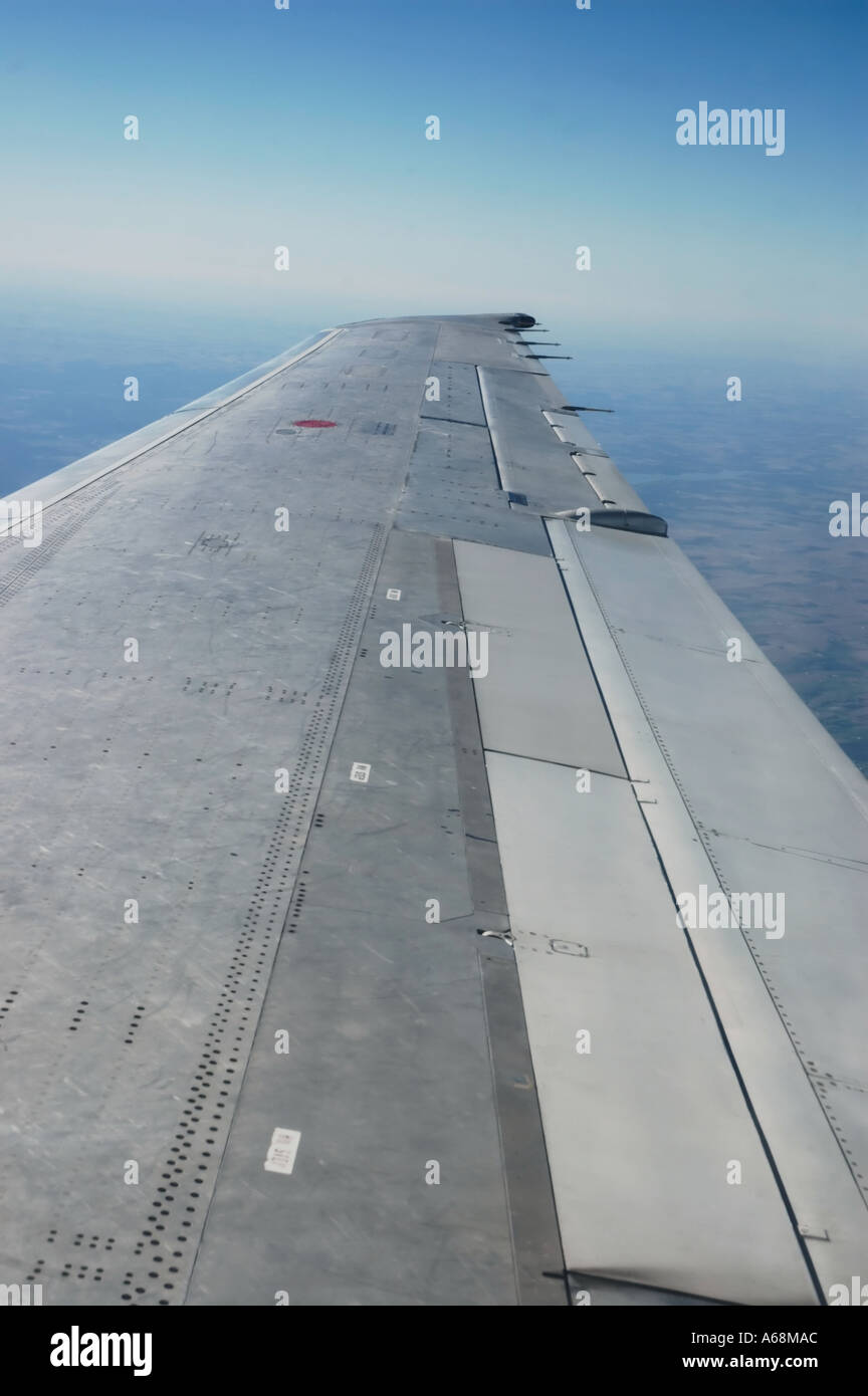 Wing of commercial airplane hi-res stock photography and images - Alamy
