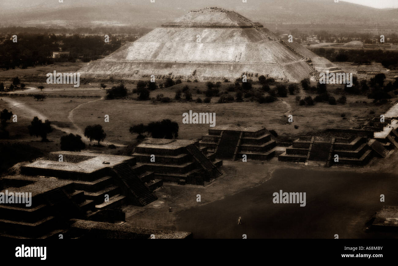 Moon Square and Pyramid of the Sun. Teotihuacan. Mexico Stock Photo - Alamy