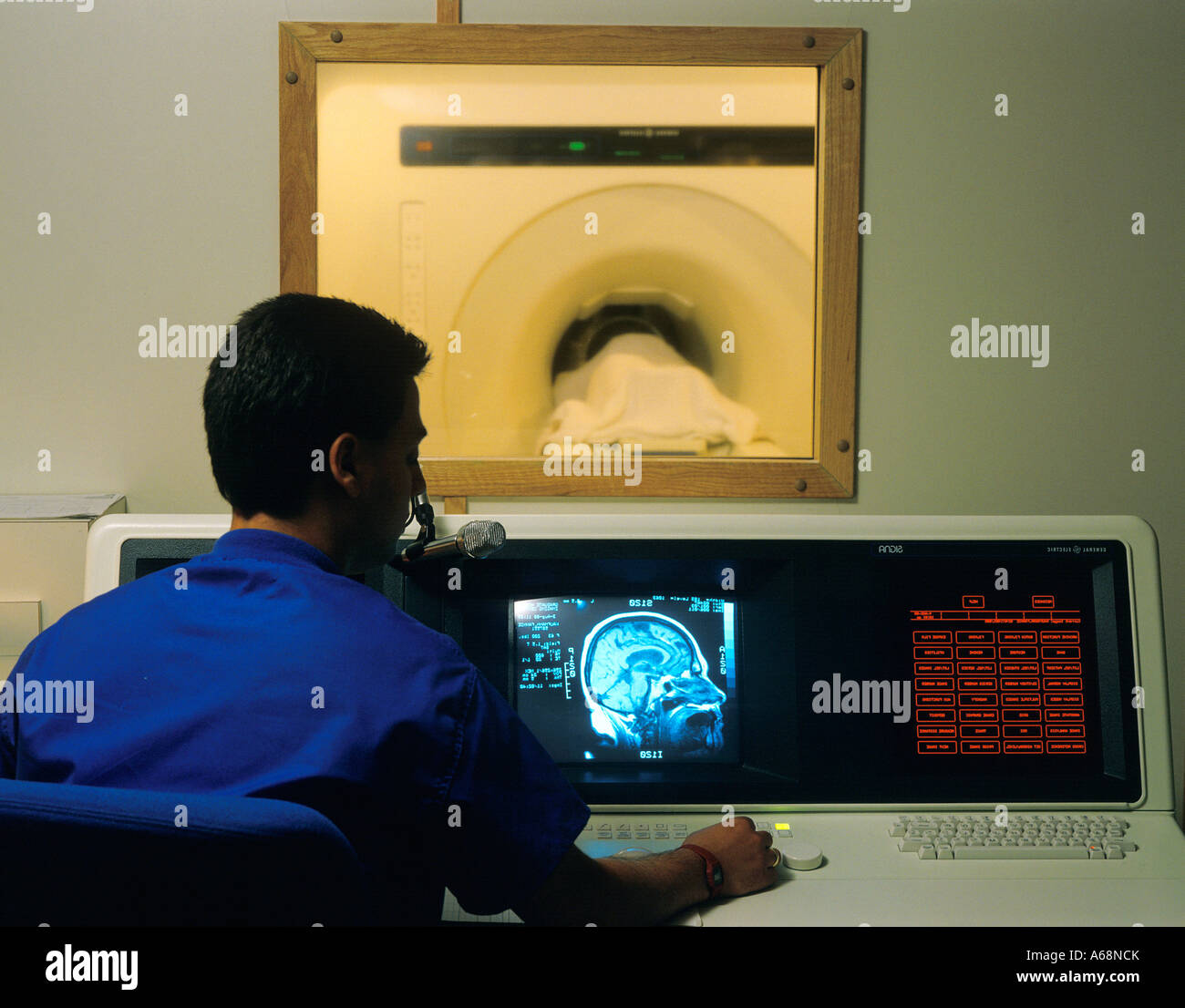 Technician administering an MRI Stock Photo - Alamy