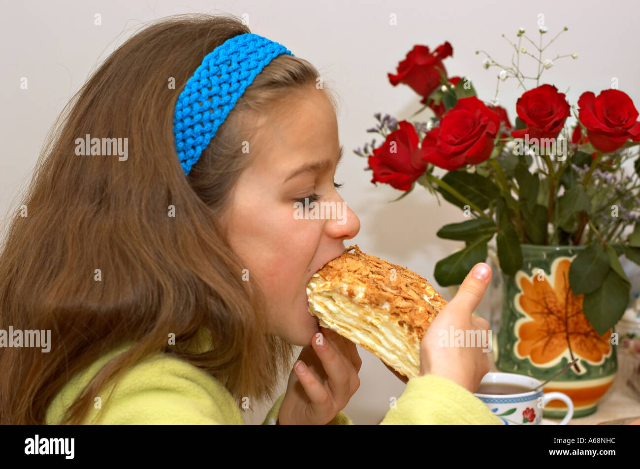 Kid eating mouth open wide hi-res stock photography and images - Alamy