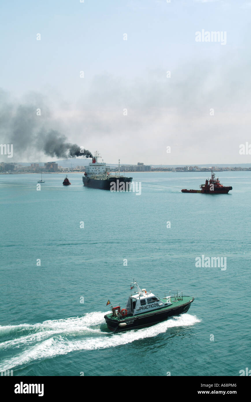 Ship funnel smoke hi-res stock photography and images - Alamy