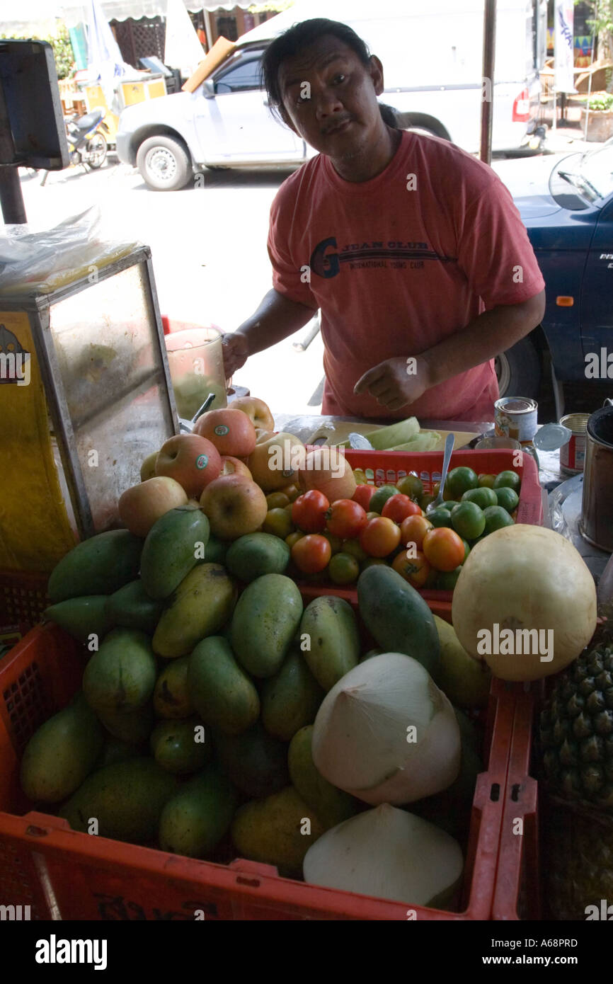 Street fruit drinks vendor in Bangkok Stock Photo - Alamy