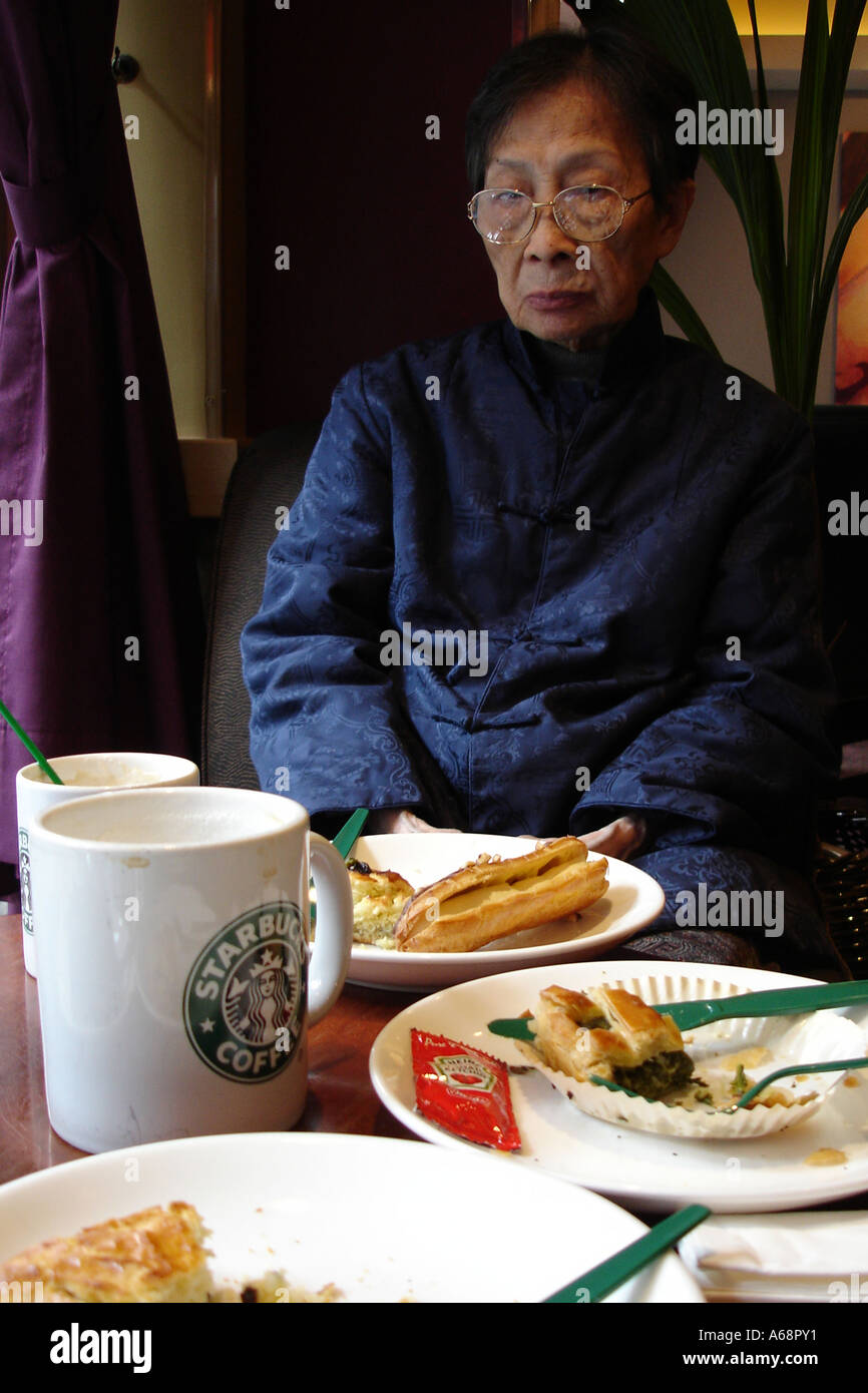 Elderly lady and photographs hi-res stock photography and images - Alamy