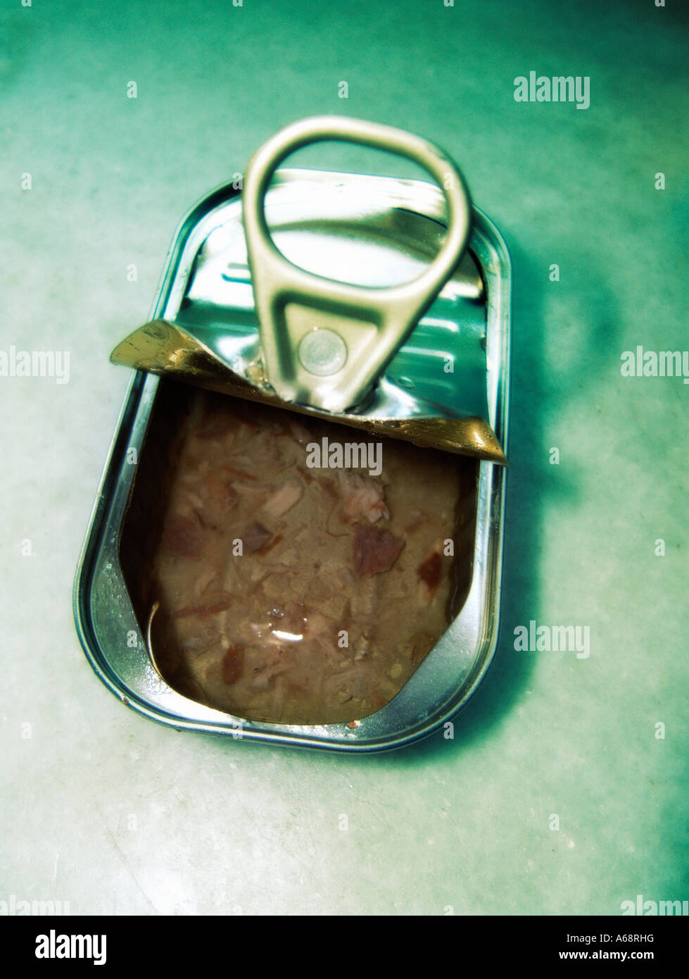 Close up of a tin can Stock Photo - Alamy