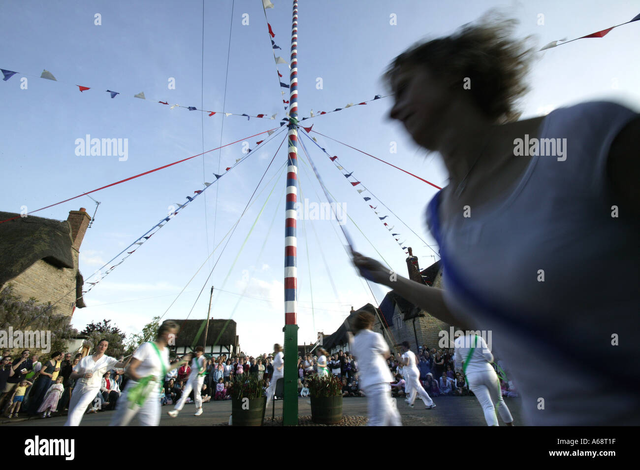 May pole dance hi-res stock photography and images - Alamy