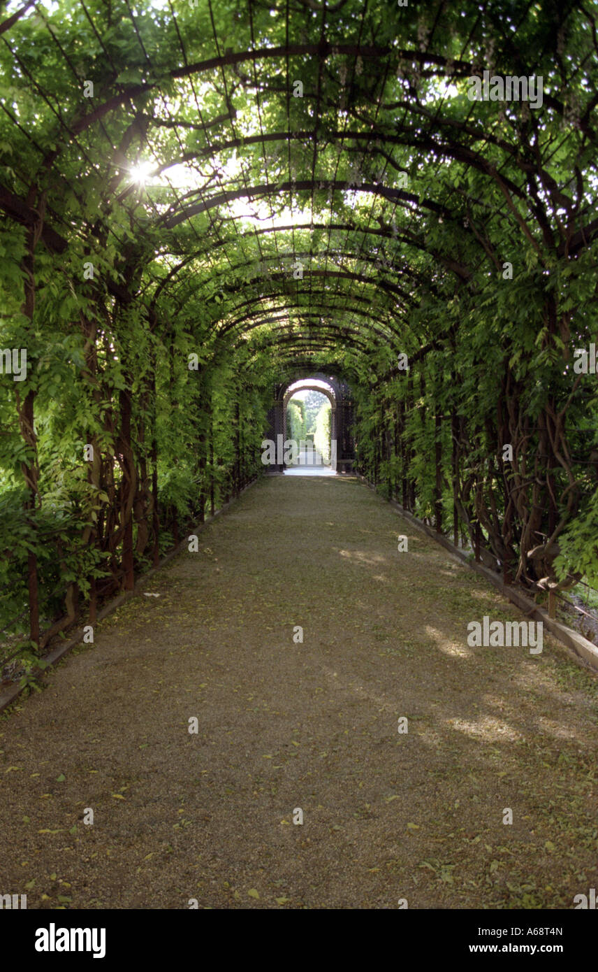 vienna palace gardens path Stock Photo - Alamy