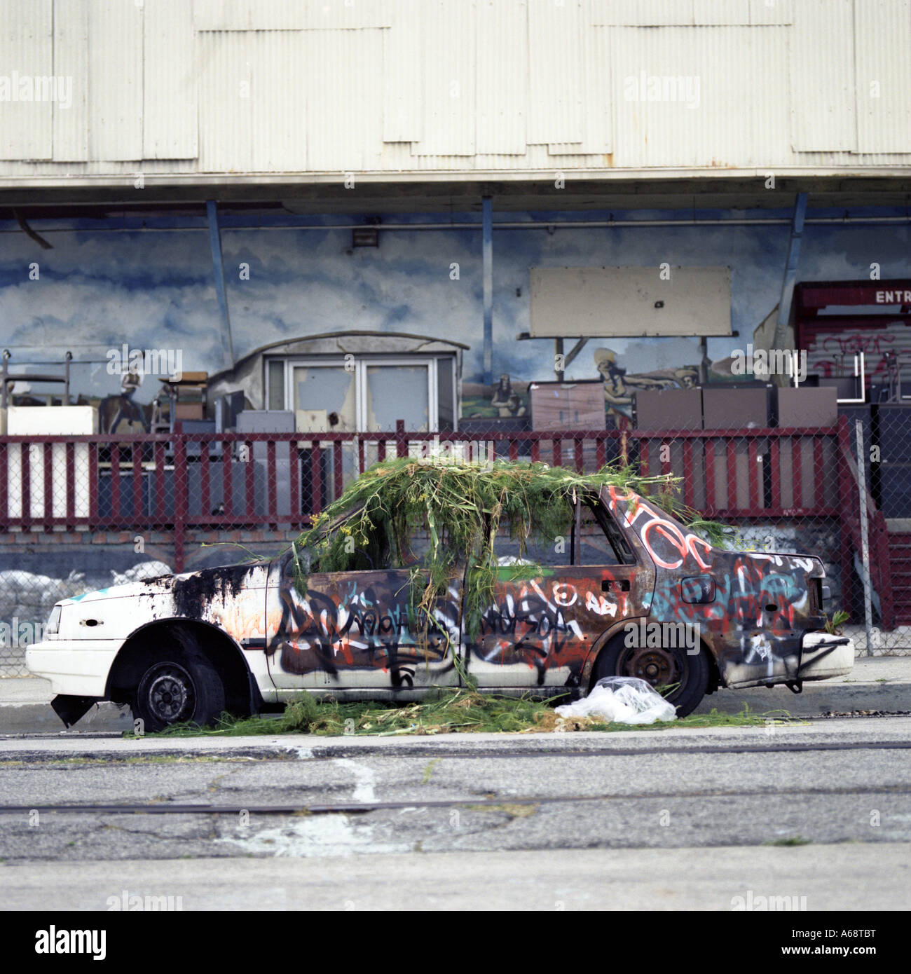 Trashed car in downtown Los Angeles Stock Photo - Alamy