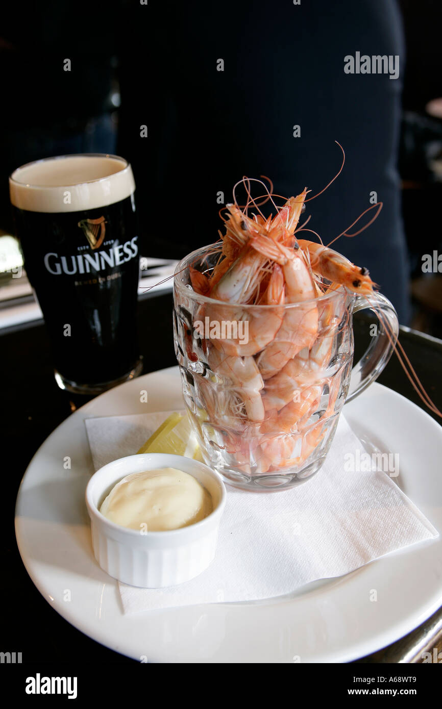 Pint of prawns hi-res stock photography and images - Alamy