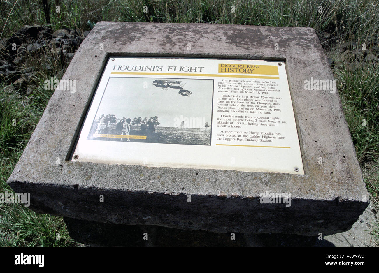 plaque commemorating first powerd flight in Australia by Harry Houdini ...