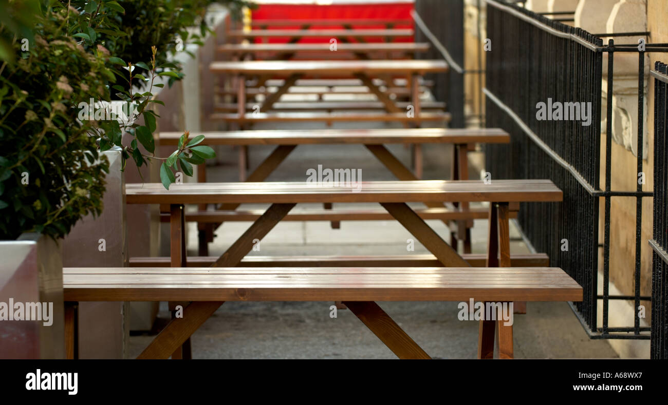 outside restaurant seating belfast city centre Stock Photo - Alamy
