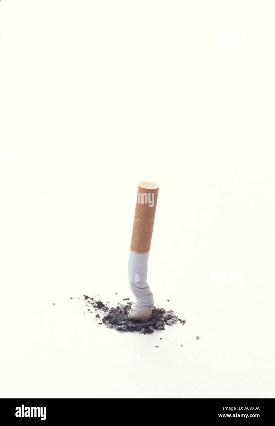 Extinguish cigarette hi-res stock photography and images - Alamy