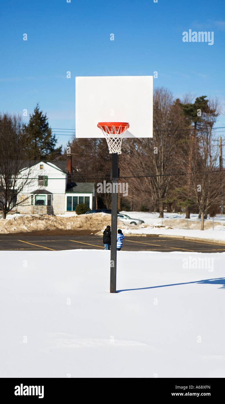 URBAN BASKETBALL COURT, SNOW, WINTER, WINTER SCENE, SPORTS, COLD ...