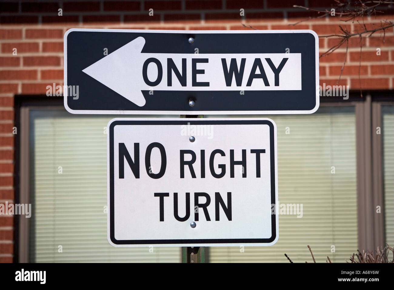 Arrows confusing confusion hi-res stock photography and images - Alamy