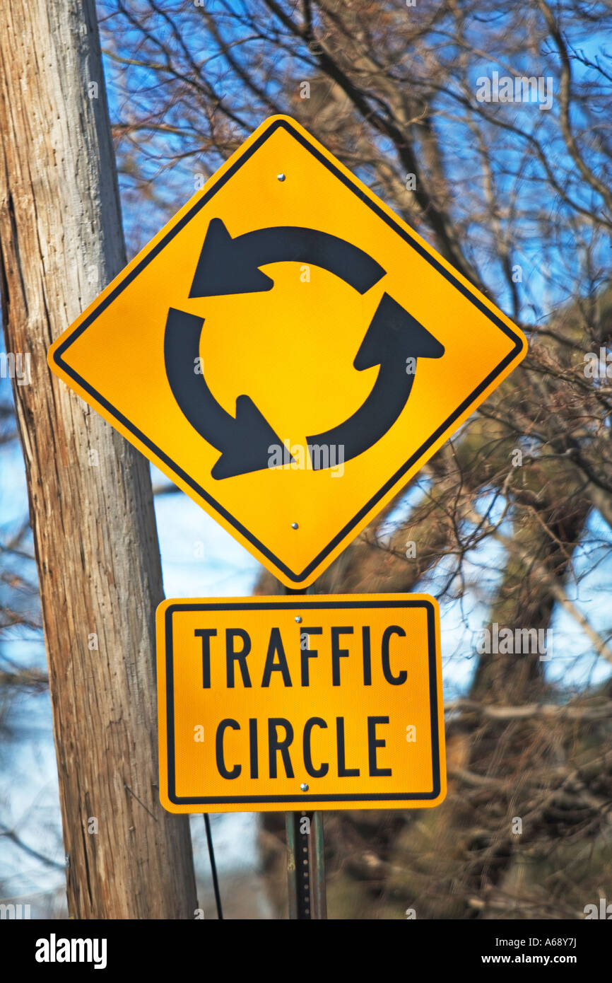 TRAFFIC SIGN, TRAFFIC CIRCLE, ARROWS, ROUNDABOUT Stock Photo - Alamy