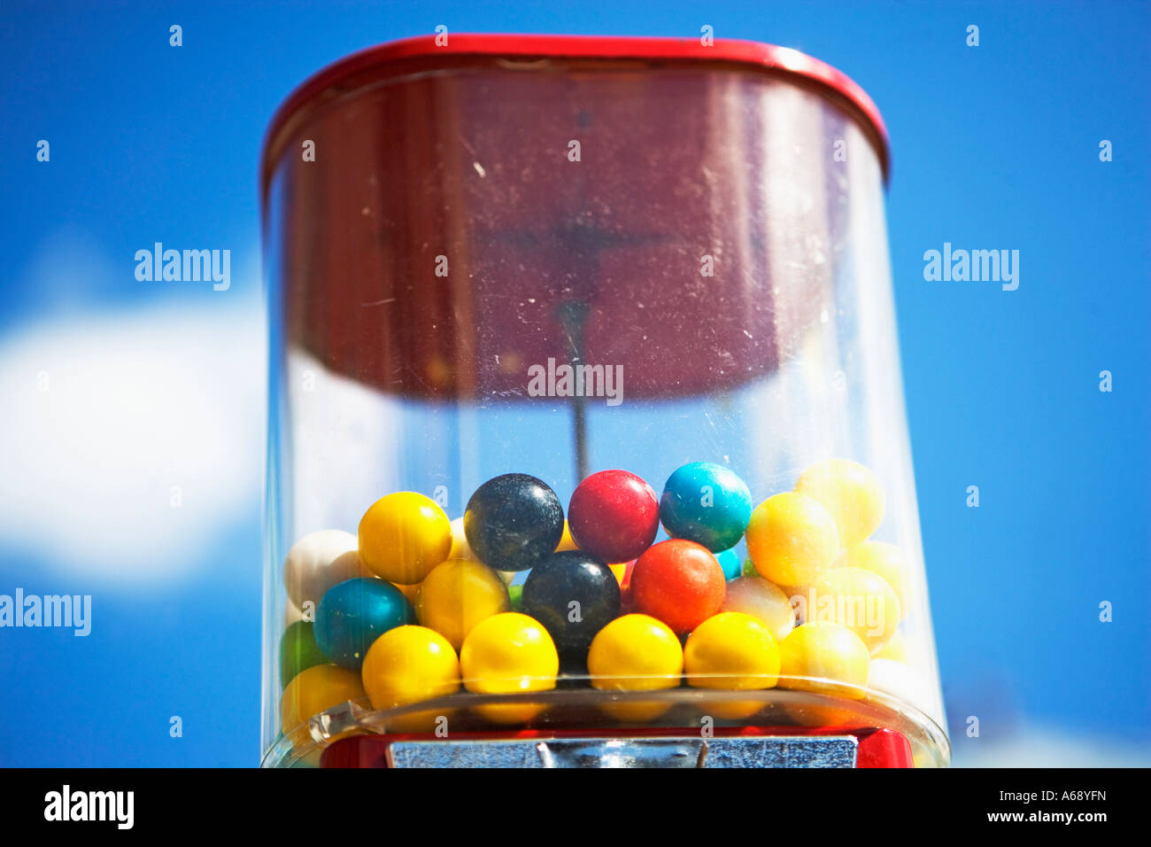 KeywordsGUM,, GUM, MACHINE,BUBBLE, GUM,, SKY,, COIN Stock Photo - Alamy