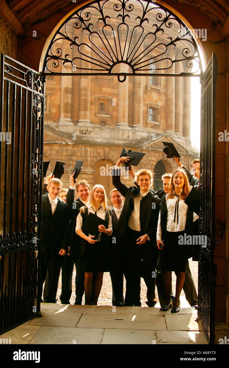 Oxford university students gowns hi-res stock photography and images ...