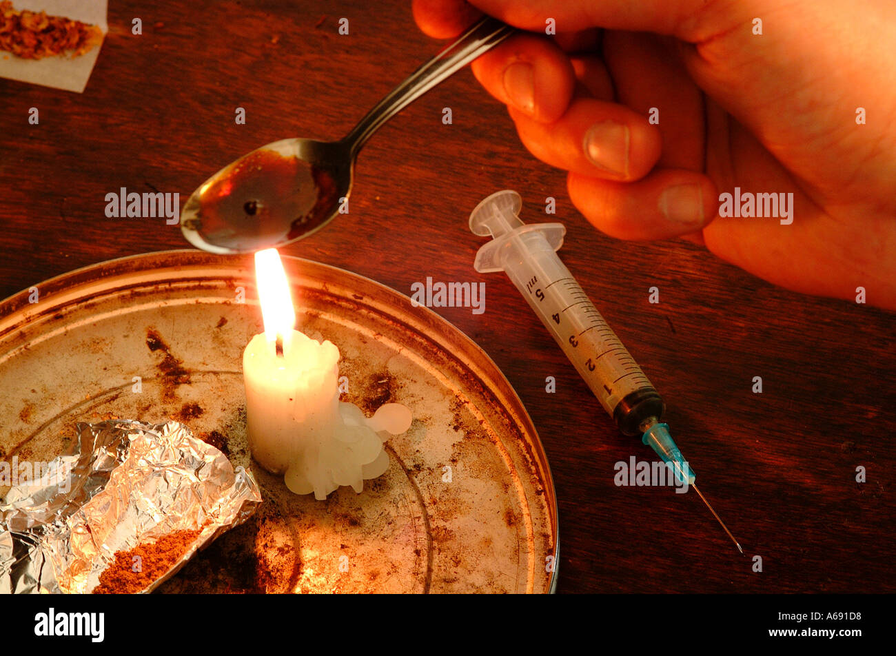 Rock cocaine crack syringe hi-res stock photography and images - Alamy