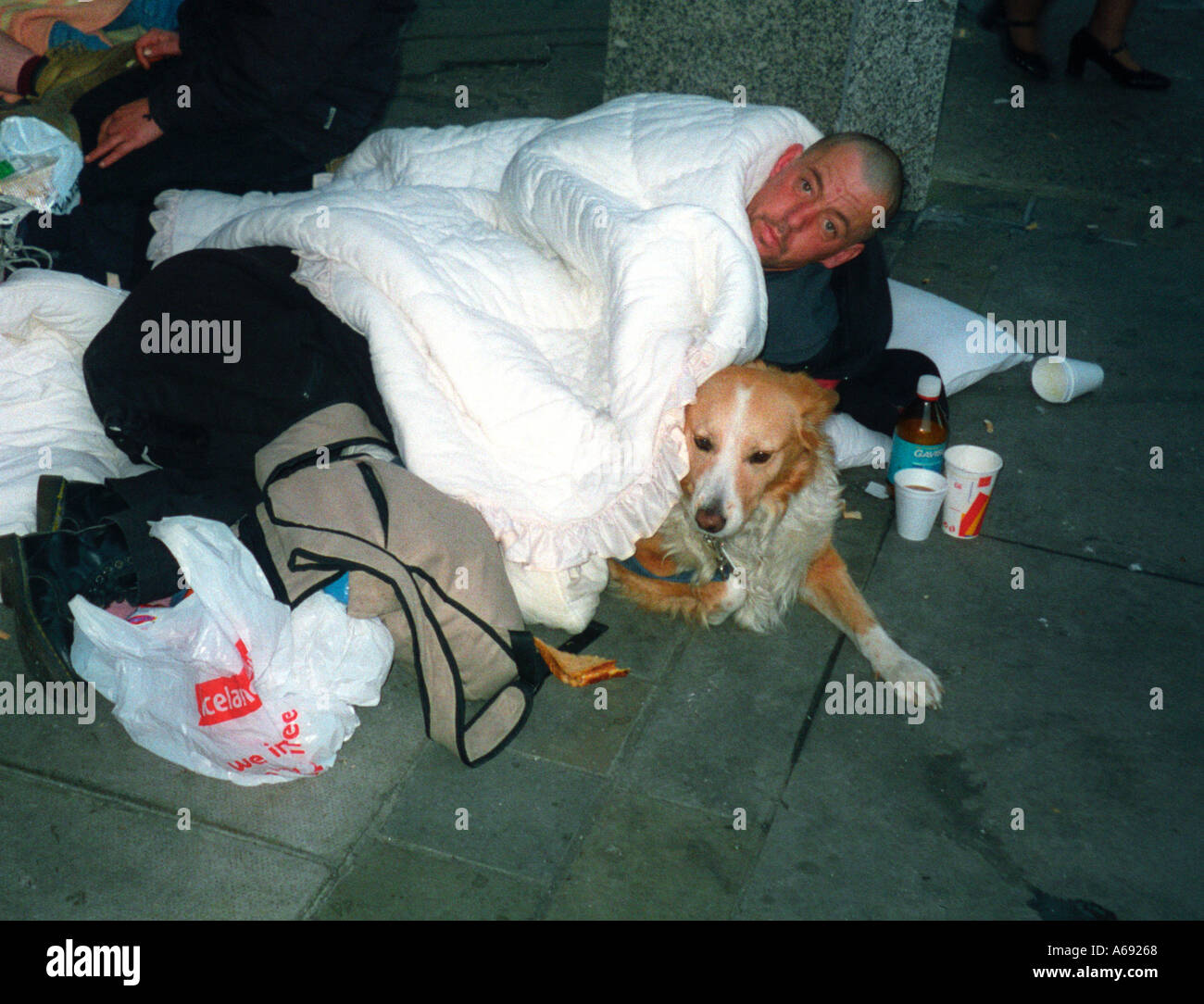 Homelessness poor poverty sleep hi-res stock photography and images - Alamy